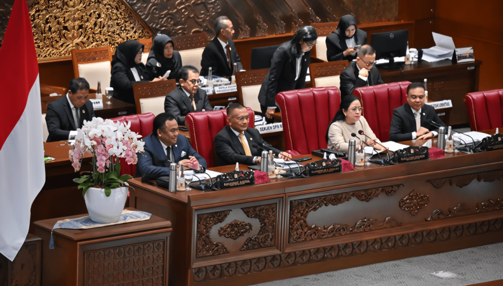 Sidang Paripurna Sepakati Revisi UU Pilkada Jadi Usul Inisiatif DPR - EMedia DPR RI