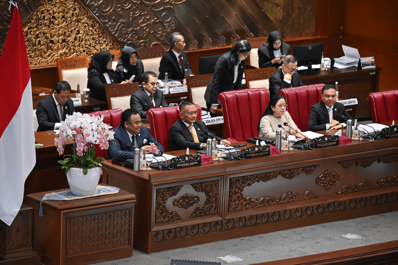 Sidang Paripurna Sepakati Revisi UU Pilkada Jadi Usul Inisiatif DPR - EMedia DPR RI