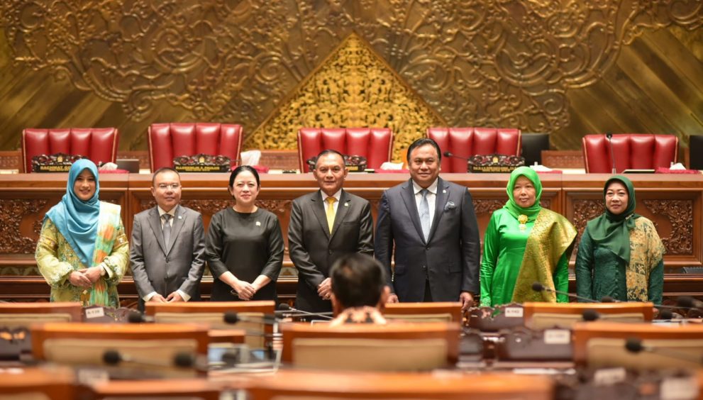 Puan Pimpin Pelantikan Tiga Srikandi Anggota PAW dari Fraksi P-Nasdem, PPP, dan PKB - EMedia DPR RI