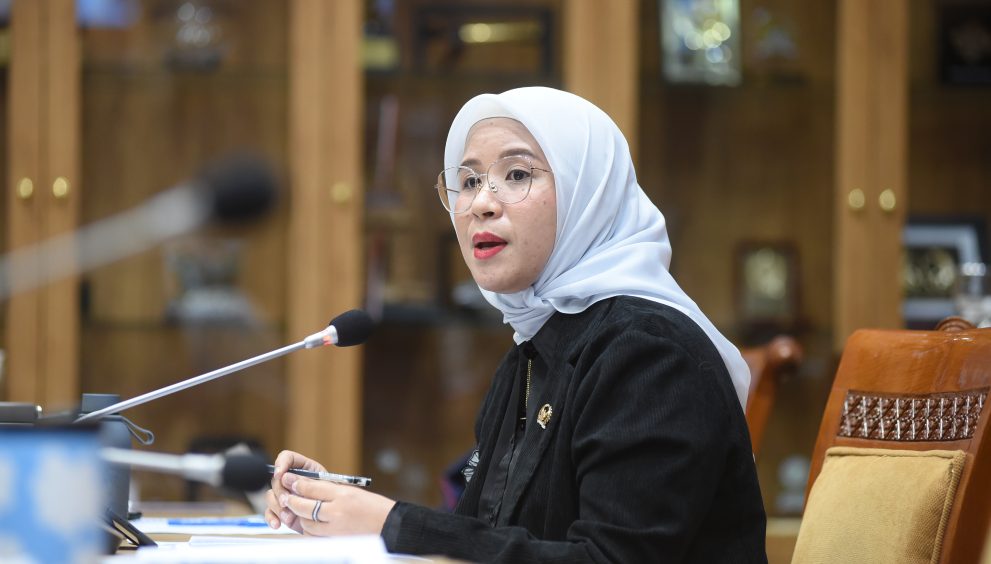 Ratih Singkarru: Ironi Besar, Indonesia Emas 2045 Tapi Akses Pendidikan Tinggi Dibatasi - EMedia ...